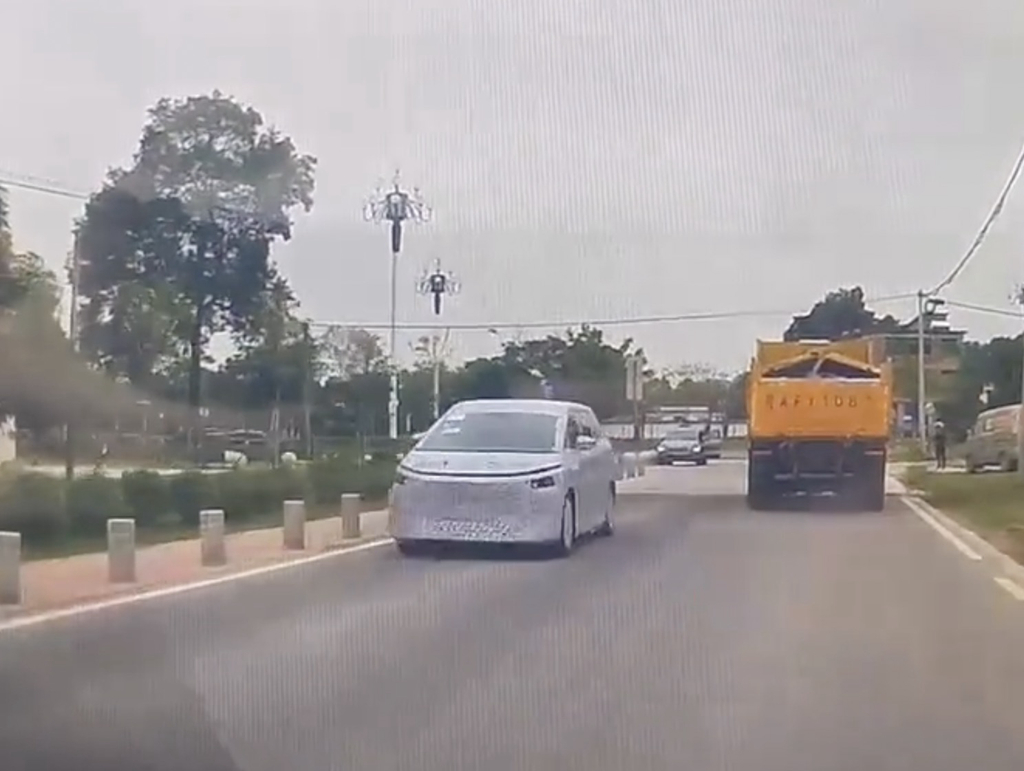 小鹏汽车全新MPV路试谍照曝光，代号H93，预计明年亮相_太平洋号