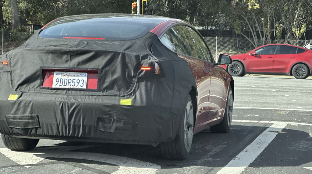 新款特斯拉Model 3最新谍照曝光，预计今年第三季度国产——veecar|汽车改装|改装知识分享平台